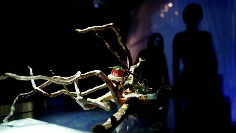 Japan Offers A Virtual Reality Restaurant Serving Real Food